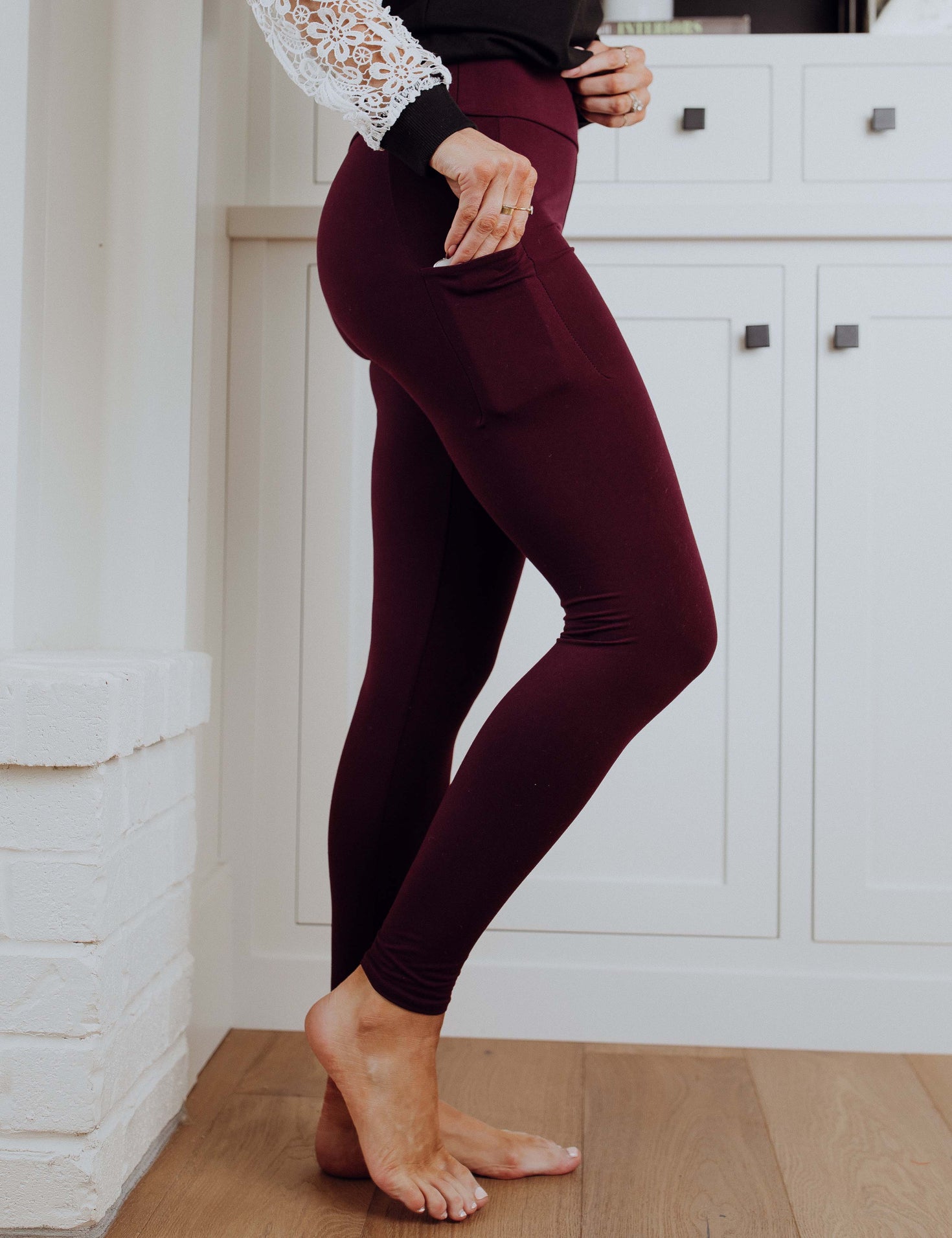 SA Exclusive Burgundy Pocket Solid Leggings – SimpleAddiction