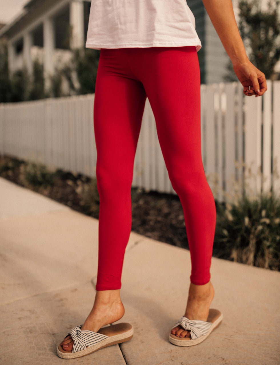 SA Exclusive Red Solid Leggings – SimpleAddiction
